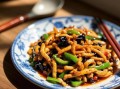 鱼香肉丝正宗川菜做法_为什么先炒泡椒
