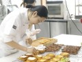 哪里学做生日蛋糕好_蛋糕学校培训哪家好