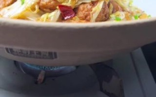 白菜炒丸子怎么做_白菜炒丸子家常做法