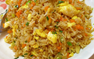 炒米饭怎么炒成一粒一粒的_为什么总是粘锅