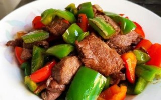 青椒炒牛肉怎么炒才嫩_牛肉不老的小窍门