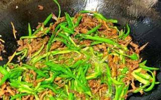 尖椒肉丝怎么做_尖椒肉丝图片拍摄技巧