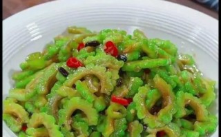 清炒苦瓜怎么炒不苦_家常清炒苦瓜做法大全