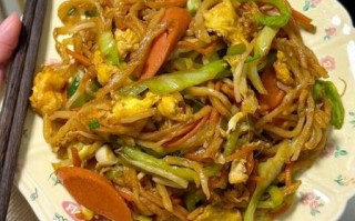 肉炒饼丝怎么炒才好吃_家常肉炒饼丝的做法窍门