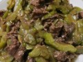 牛肉炒苦瓜怎么做不苦_苦瓜炒牛肉的家常做法