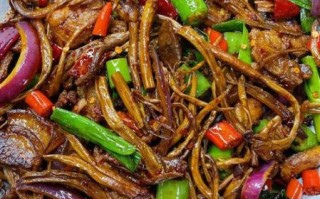 茶树菇青椒炒肉丝怎么做_茶树菇青椒炒肉丝需要焯水吗
