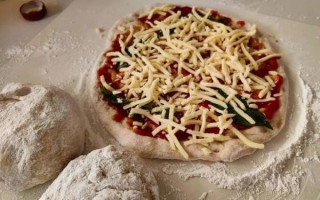 如何在家做披萨_披萨面团怎么发酵