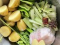 酱小土豆咸菜怎么做_东北家常酱小土豆咸菜配方