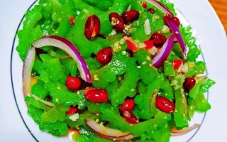 凉拌苦瓜焯水好还是不焯水好_口感与营养哪个更重要