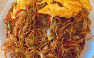 鸡蛋炒面怎么做_鸡蛋炒面怎么炒不粘锅