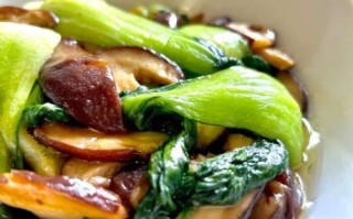 上海青炒香菇怎么做_上海青炒香菇需要焯水吗