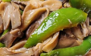 青椒炒蘑菇怎么炒好吃_青椒炒蘑菇的做法窍门