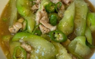 丝瓜炒肉怎么炒才嫩_第一名厨丝瓜炒肉做法