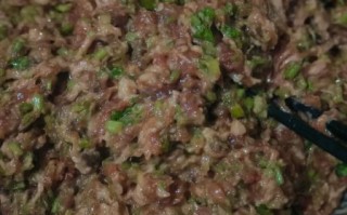 芹菜猪肉馅饺子怎么做_芹菜猪肉饺子馅怎么调才好吃