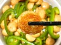 孜然炒鱼丸怎么做_孜然炒鱼丸需要焯水吗
