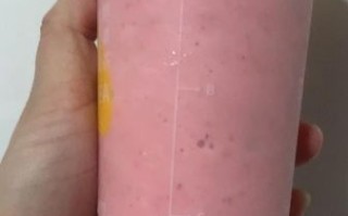 草莓冰沙怎么做_草莓冰沙配方比例