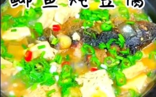 鲫鱼炖豆腐怎么做才正宗_鲫鱼炖豆腐要不要先煎鱼