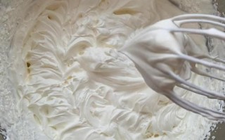 雀巢淡奶油打发要加糖吗_雀巢淡奶油打发技巧