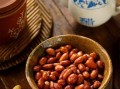 花生米怎么炸才酥脆_油炸花生不糊的秘诀
