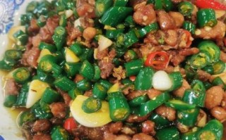 青椒辣子鸡怎么做_辣子鸡用哪种辣椒最香