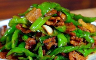 辣椒炒肉怎么炒才嫩_辣椒炒肉用什么辣椒最香