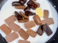 用巧克力和牛奶做甜品怎么做_需要哪些材料