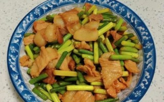 蒜苔炒肉的蒜苔用焯水吗_焯水还是不焯水