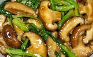 青菜炒香菇怎么做才好吃_青菜炒香菇的窍门
