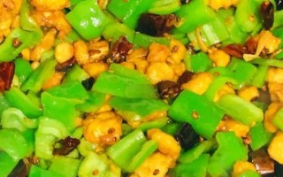 青椒炒鸡丁怎么做_青椒炒鸡丁家常做法