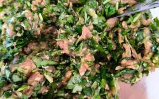 香菜饺子怎么调馅好吃_香菜饺子馅要不要焯水