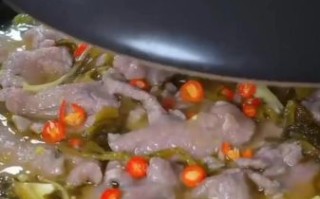 酸菜牛肉火锅怎么做_酸菜牛肉火锅底料怎么配