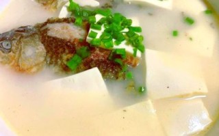 清炖鲫鱼豆腐汤多久能炖好_清炖鲫鱼豆腐汤炖多长时间最好