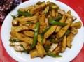 青椒炒素鸡怎么炒好吃_素鸡炒青椒的家常做法窍门