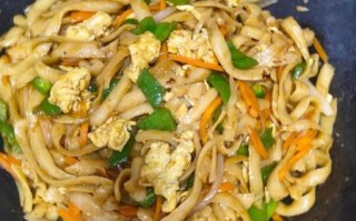 鸡蛋炒刀削面怎么做_刀削面鸡蛋炒多久才入味