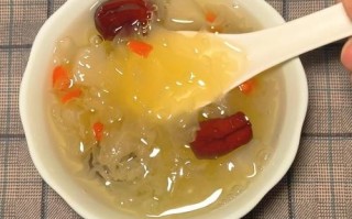 冰糖雪梨银耳汤下火吗_适合哪些体质喝