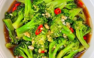 素炒西兰花怎么炒_西兰花焯水几分钟