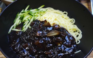炸酱面韩国_为什么韩国炸酱面是黑色的