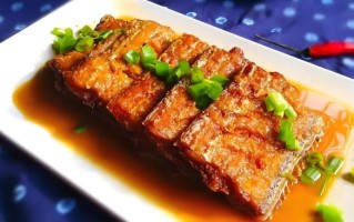 四川红烧带鱼最正宗的做法_家常红烧带鱼怎么做