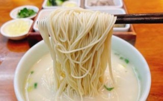 鱼汤面条怎么做好吃_鱼汤面条的汤怎么熬白