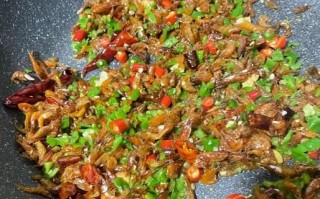 活的小虾米怎么做好吃_小虾米炒什么最香