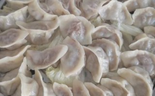 蒸饺子怎么不粘锅_蒸饺子防粘技巧