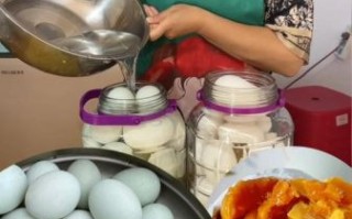 腌咸鸭蛋盐水比例_一斤鸭蛋放多少盐