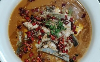 虹鳟鱼汤怎么做_虹鳟鱼汤去腥技巧