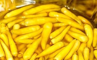 泡椒怎么腌制_自制泡椒做法步骤