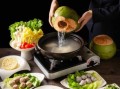 椰子鸡火锅菜单有哪些_椰子鸡火锅怎么吃最正宗