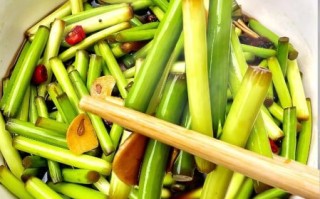 腌蒜苔怎么做才脆_腌蒜苔要不要焯水