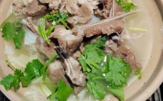 羊肉汤怎么做好喝又香_羊肉汤去膻增香的秘诀