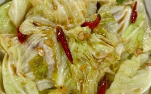 手撕包菜炒肉怎么做_手撕包菜炒肉先炒肉还是先炒菜