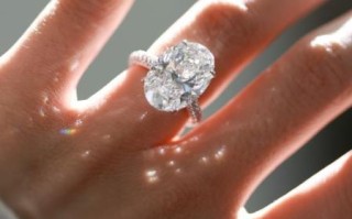 鸽子蛋钻戒多大_一克拉还是三克拉起步