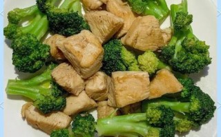 西兰花炒肉怎么炒好吃_西兰花炒肉先焯水还是先炒肉